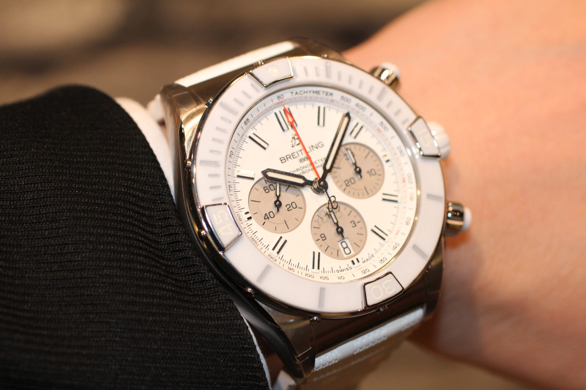 【ブライトリング】真っ白なダイヤルとストラップが目を惹く スーパー クロノマット B01 44 ジャパン エディション AB0136A71A1S1 【在庫あり】｜【TANAKA】ショップブログ